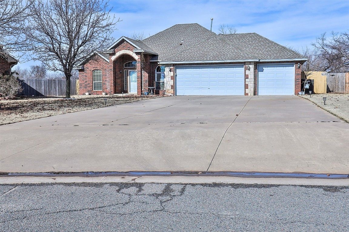 1305 NW 19th St, Moore, OK 73170 | MLS #1094207 | Zillow