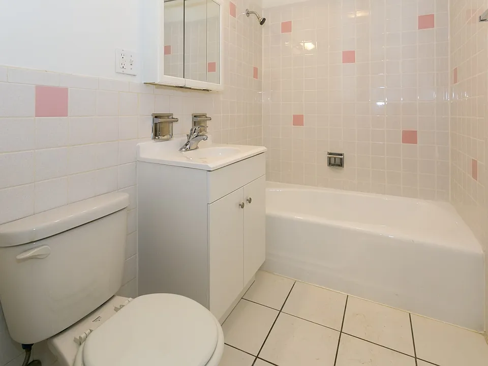 Harper Court - 5134-5136 S Harper Ave Chicago IL (2 units available ...