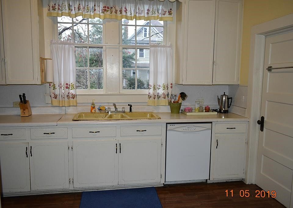 Talk about porch goals! Over an acre in Alabama. $454,900