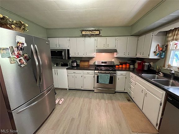 452 Sycamore Rd, Millstone, WV 25261 | Zillow