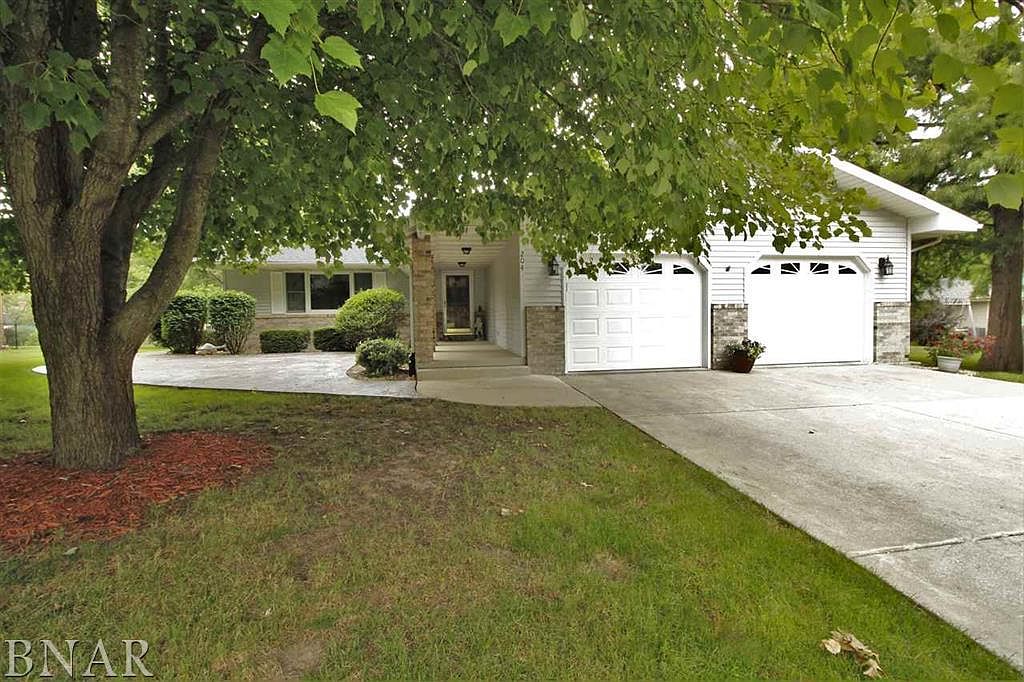 204 Robert St, Heyworth, IL 61745 | Zillow