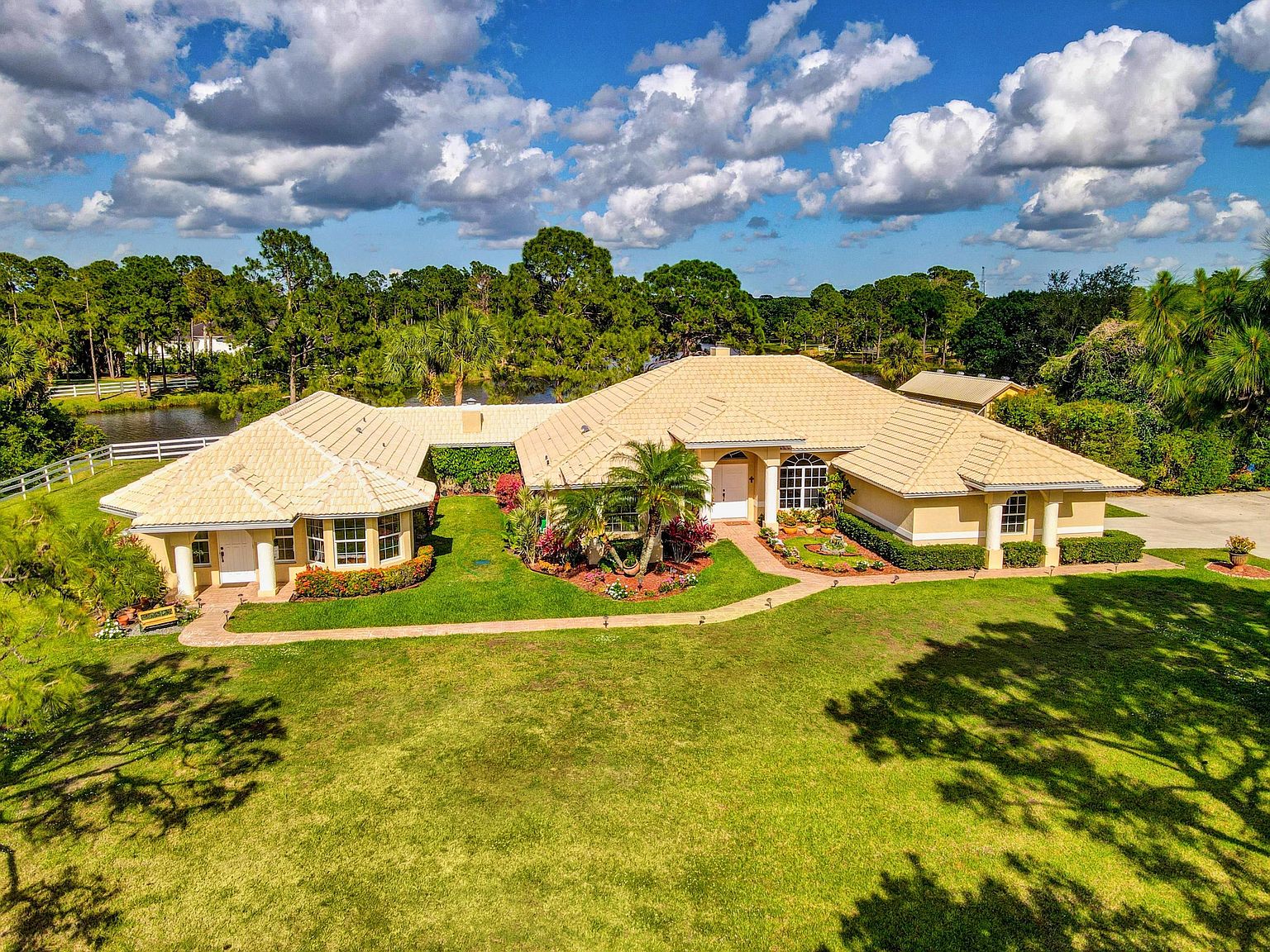 1453 SW Laredo St, Palm City, FL 34990 | Zillow