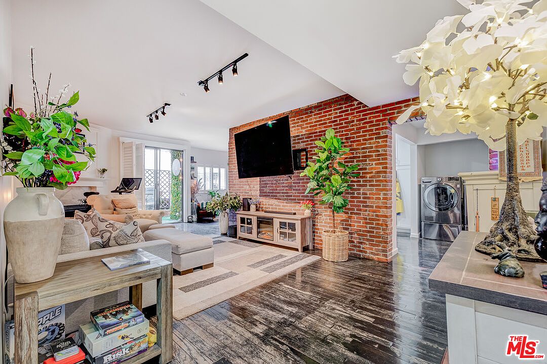 13331 Moorpark St APT 207, Sherman Oaks, CA 91423 | Zillow