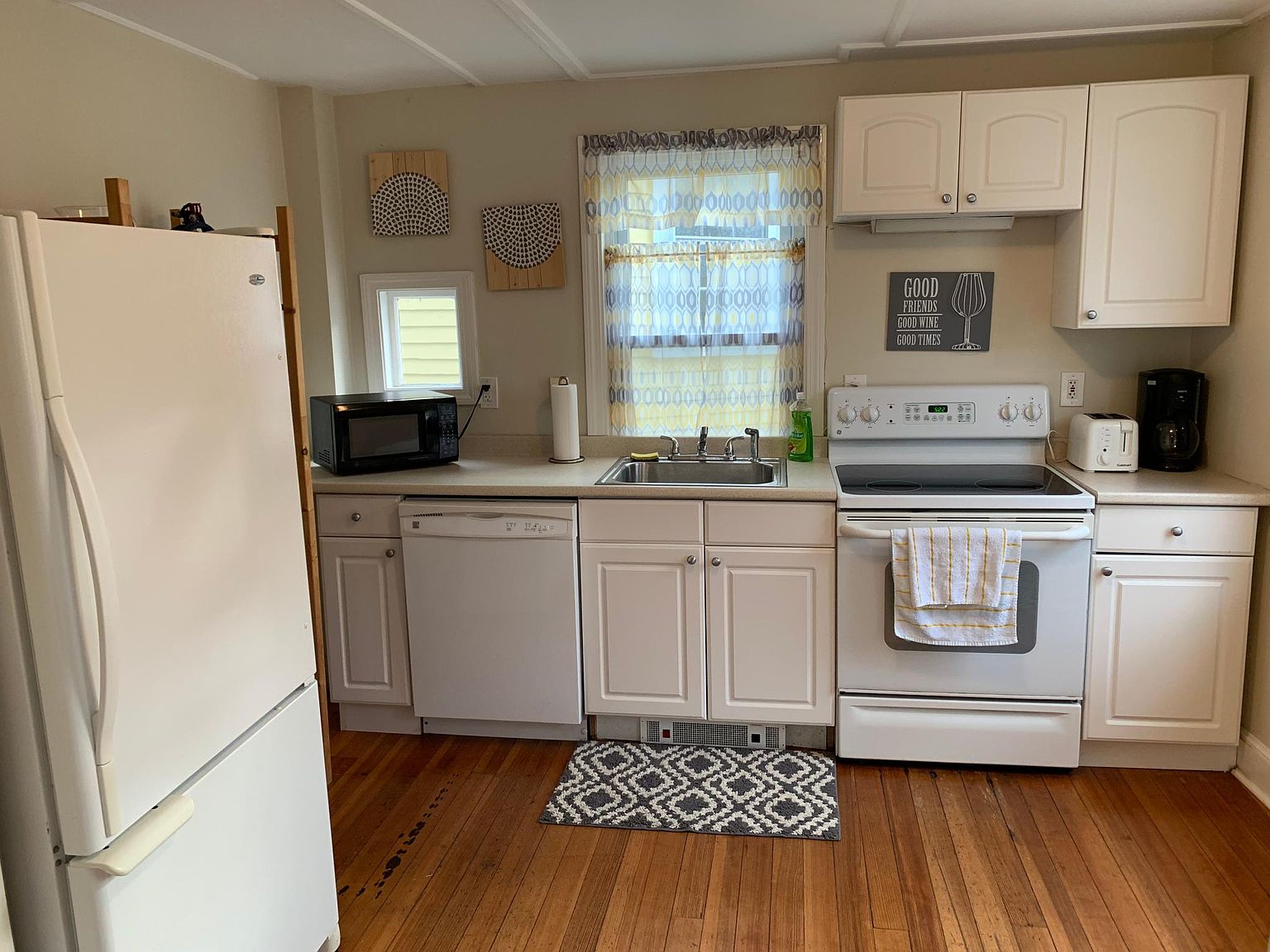 327 Spring St #2, Newport, RI 02840 | Zillow