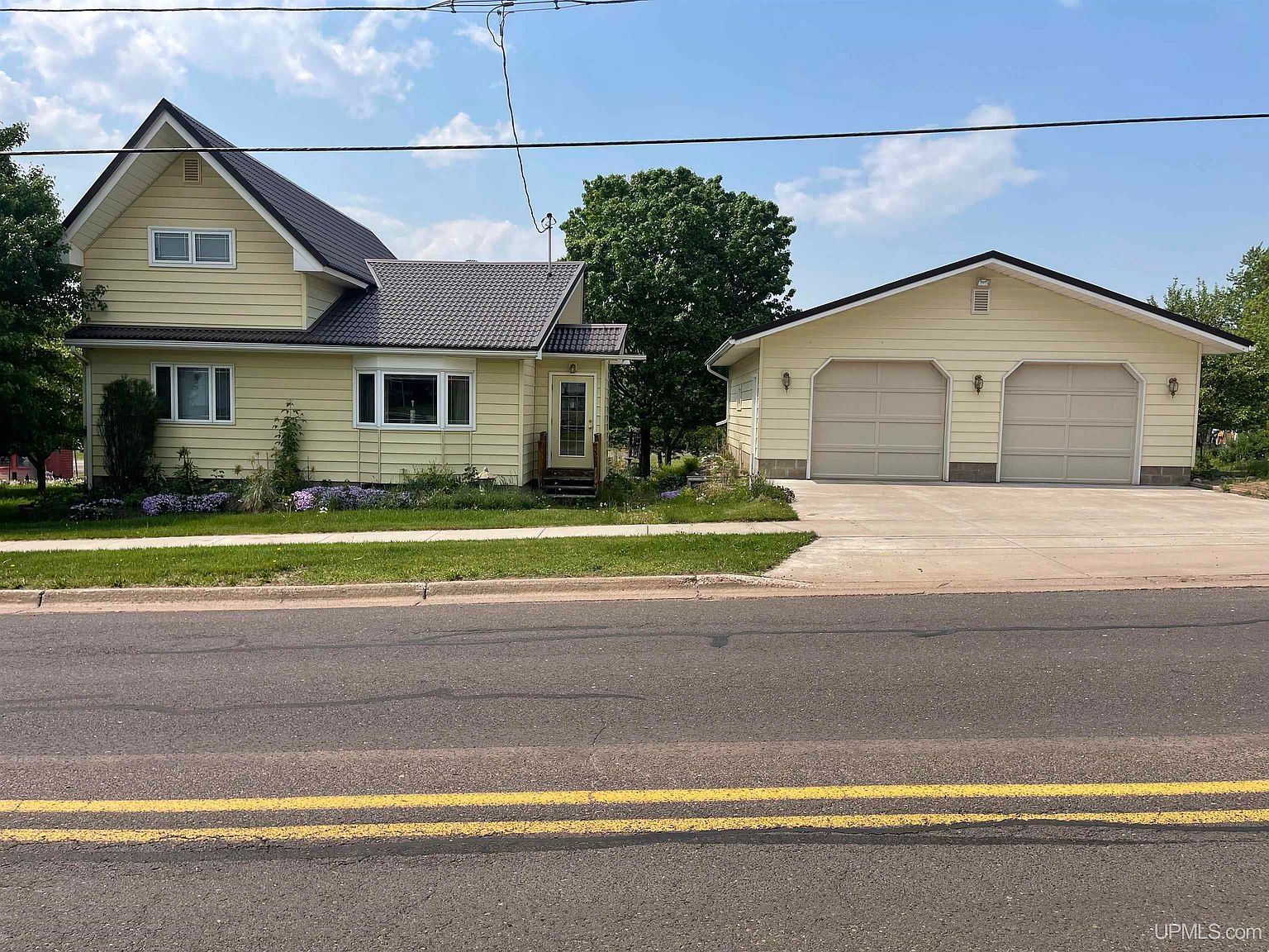 328 W Norrie St, Ironwood, MI 49938 | Zillow