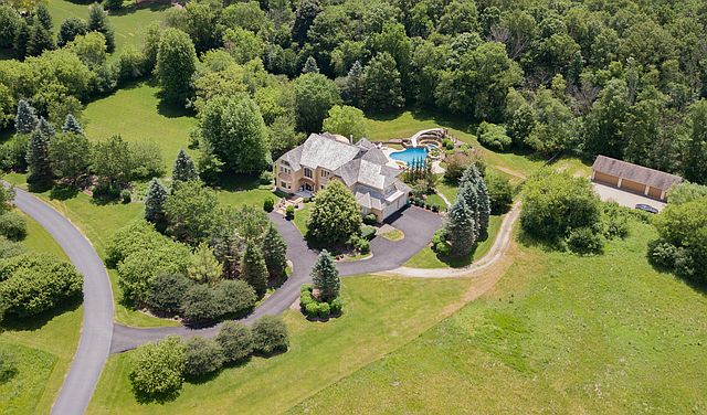 37W759 Woodgate Rd, Saint Charles, IL 60175 | Zillow