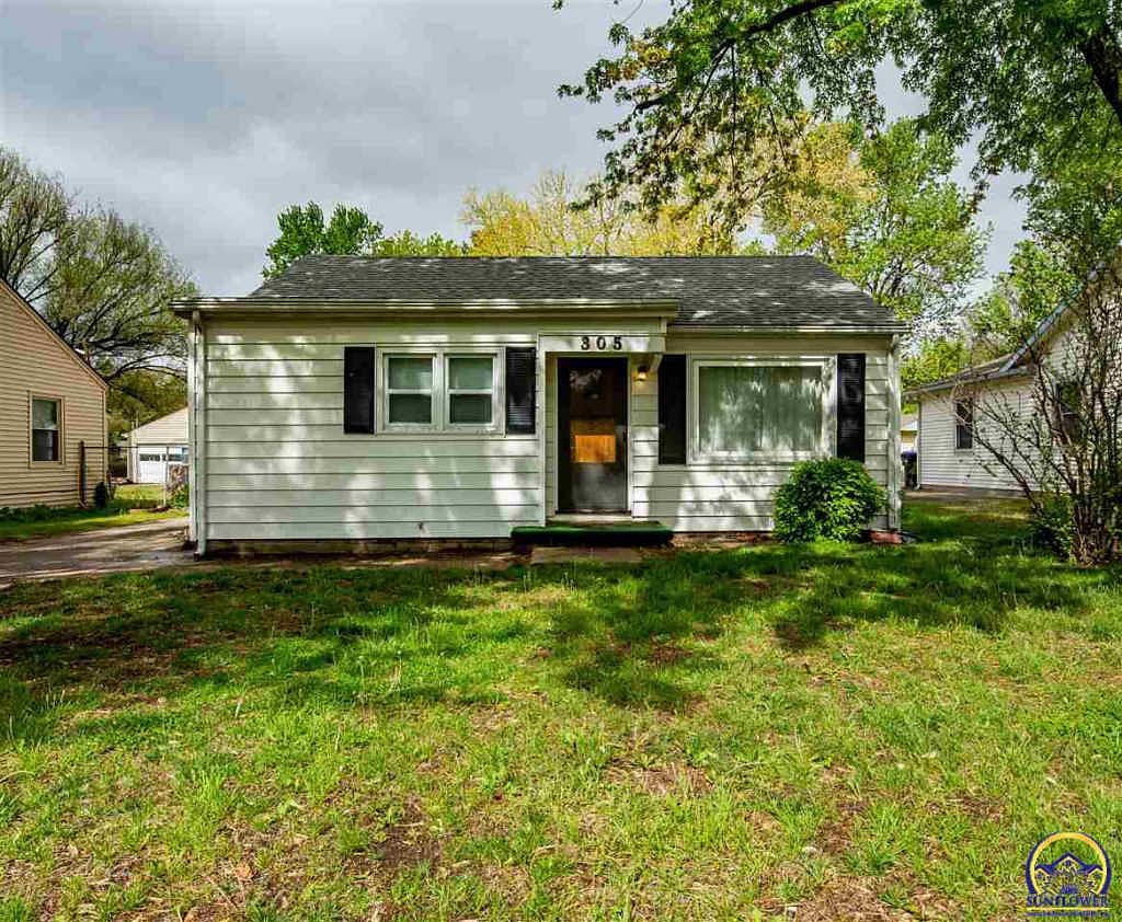 305 NE Sumner St, Topeka, KS 66616 | Zillow