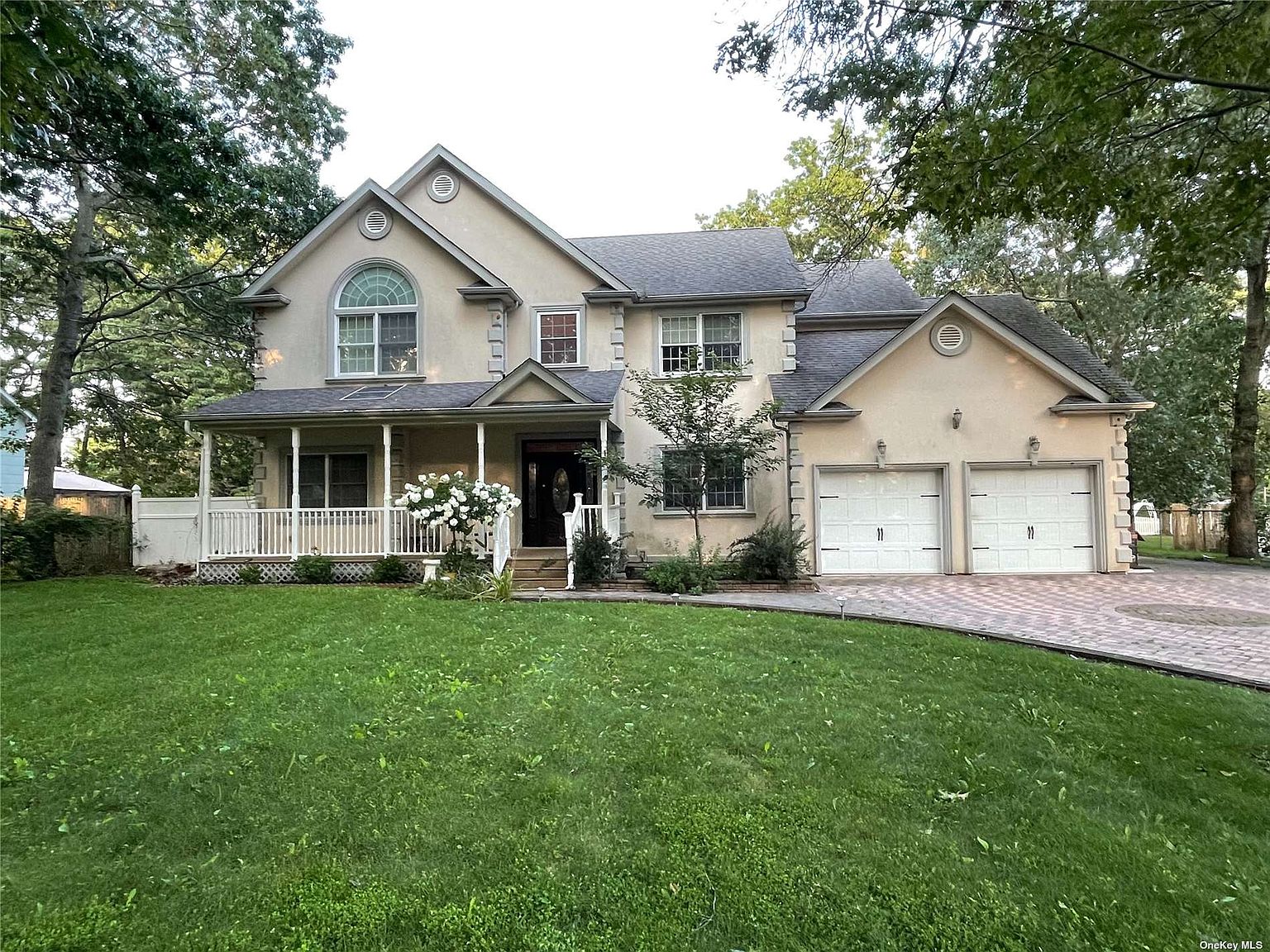 15 Oak Pl, Selden, NY 11784 | Zillow