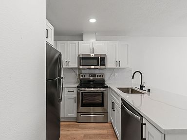 2140 SW Holden St APT A2, Seattle, WA 98106 | Zillow