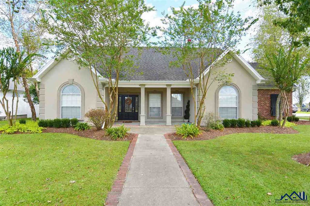 191 Lake Penchant Ct, Houma, LA 70360 | Zillow