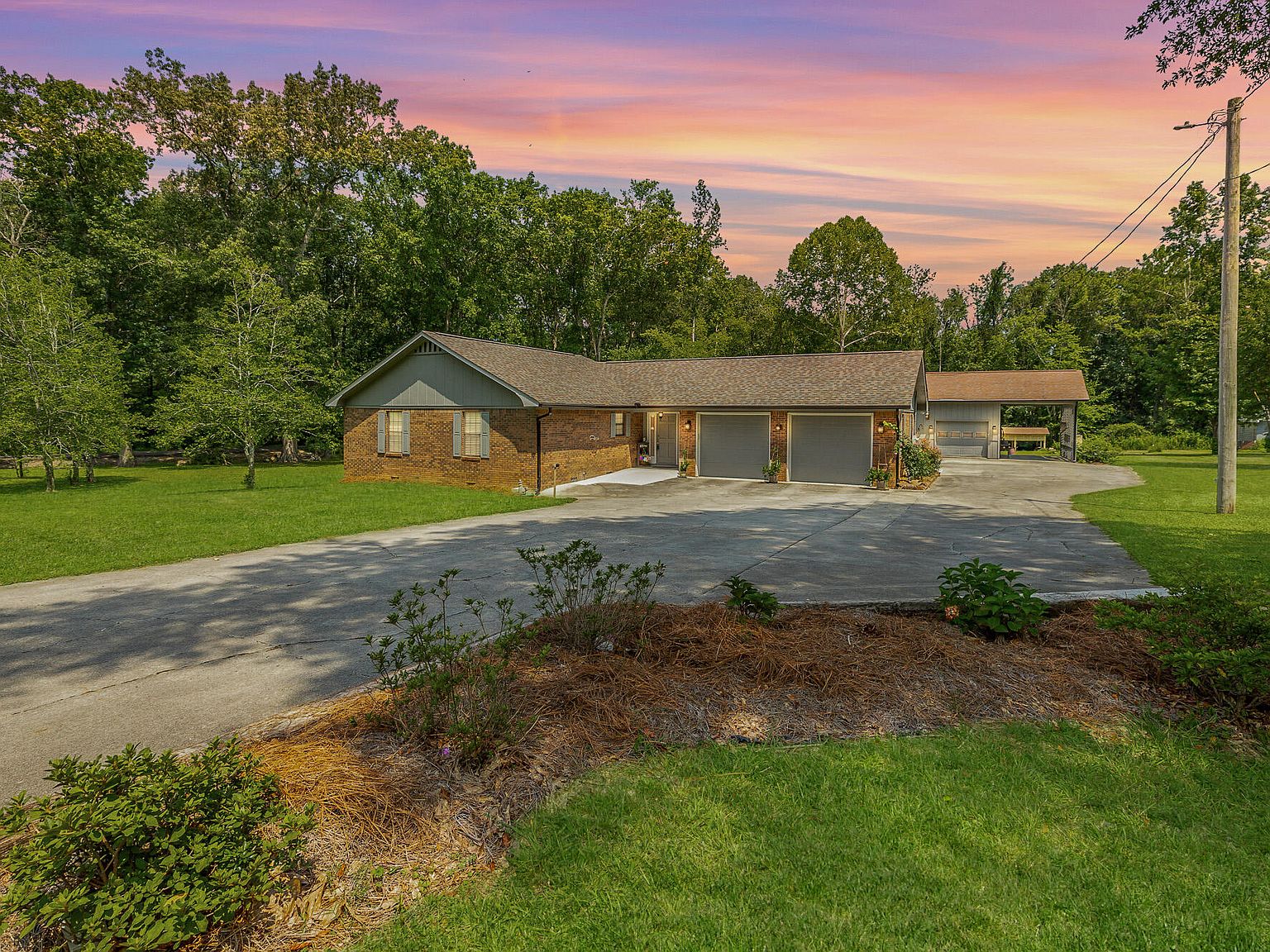 267 Beaverdale Rd NE, Dalton, GA 30721 | MLS #1376875 | Zillow