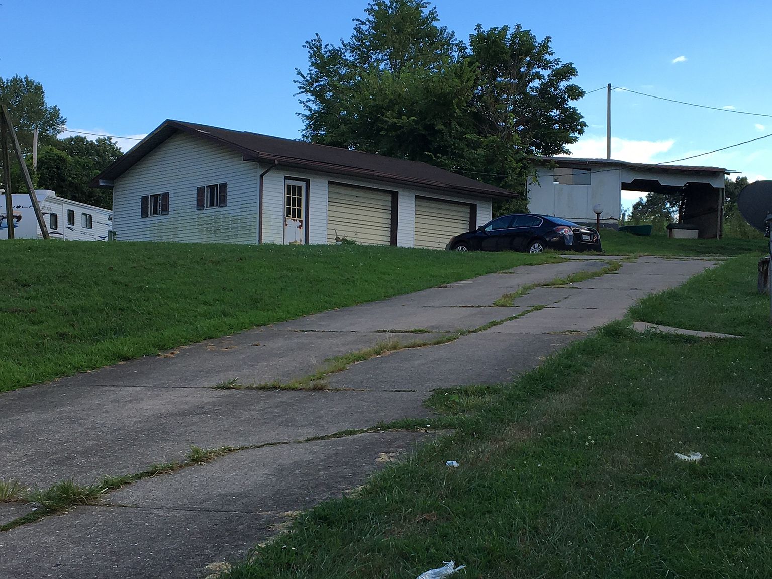 1977 Sliding Hill Creek Rd, Letart, WV 25253 | Zillow