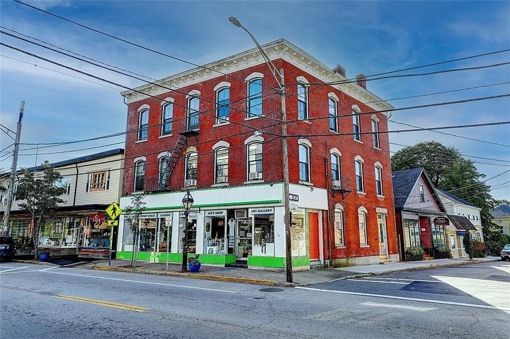 489 Main St, Warren, RI 02885 | Zillow