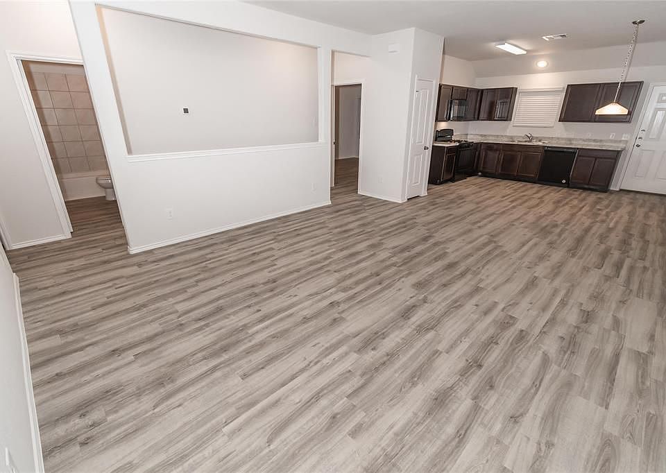 8710 Lar Ree Oaks Cir, Houston, TX 77028 | Zillow