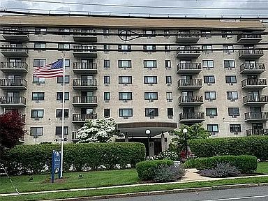 666 Pelham Rd, New Rochelle, NY 10805 | Zillow