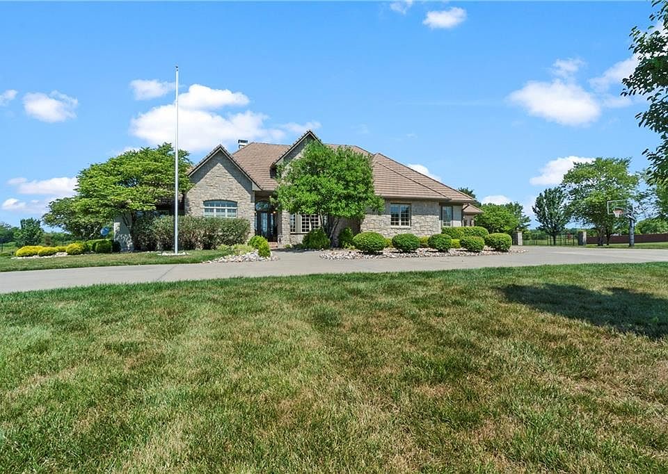 18154 Sunset Dr, Olathe, KS 66062 | Zillow