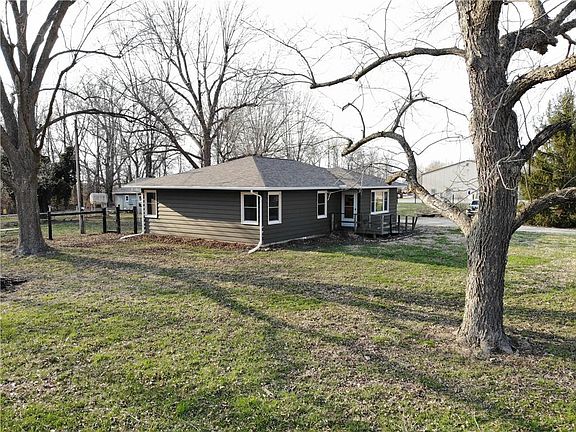 1029 County Road 500 E, Trilla, IL 62469 | Zillow