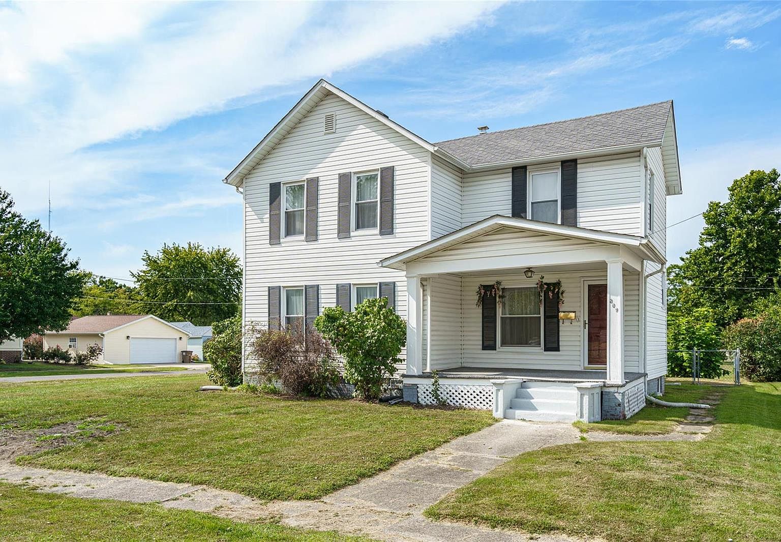309 W Chestnut St, Gillespie, IL 62033 | Zillow