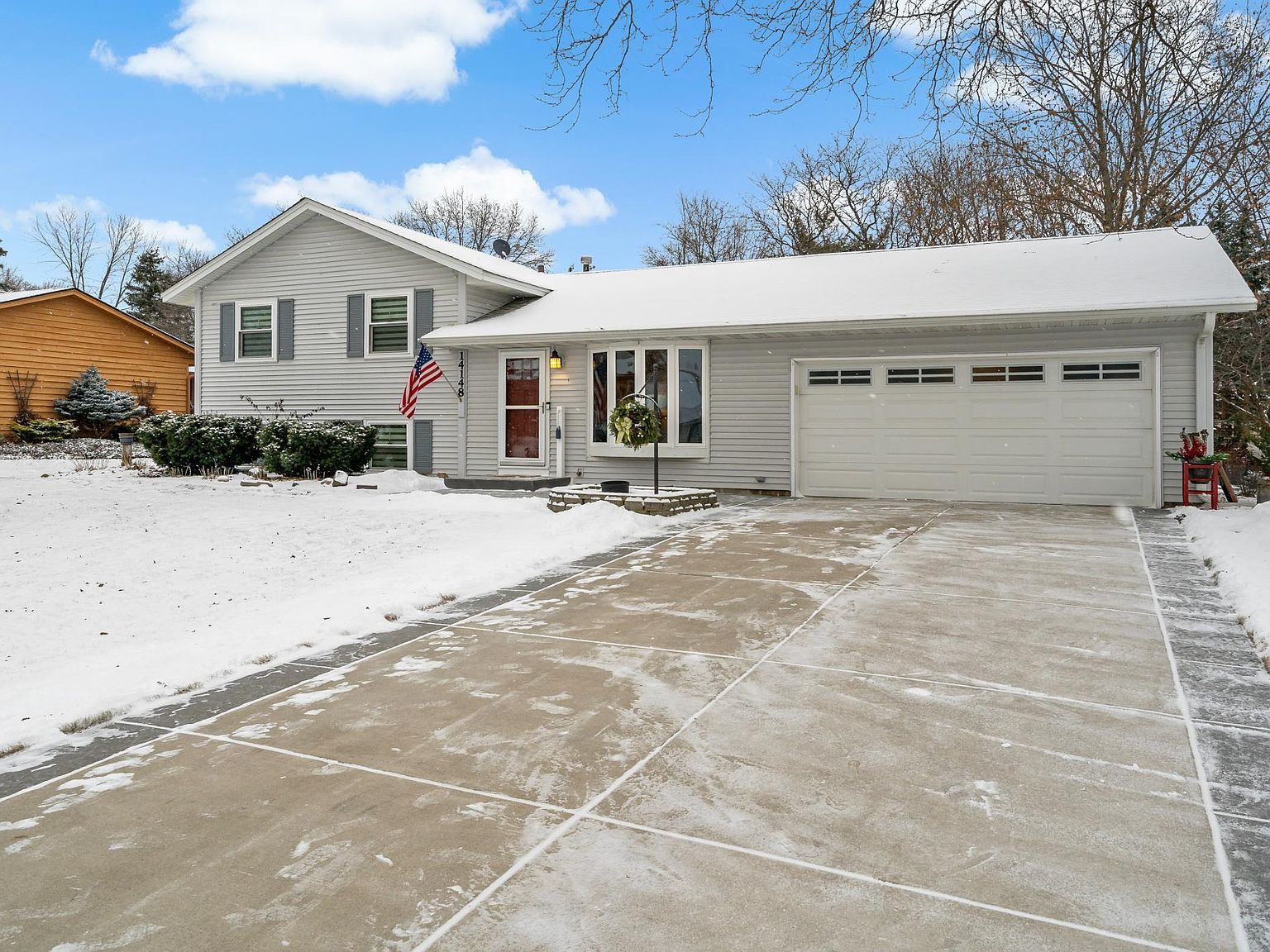 14148 Glazier Ave, Apple Valley, MN 55124 | Zillow