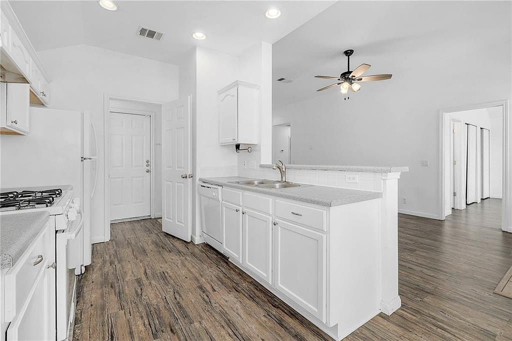 106 Lightfoot Ct, Hutto, TX 78634 | MLS #2188131 | Zillow