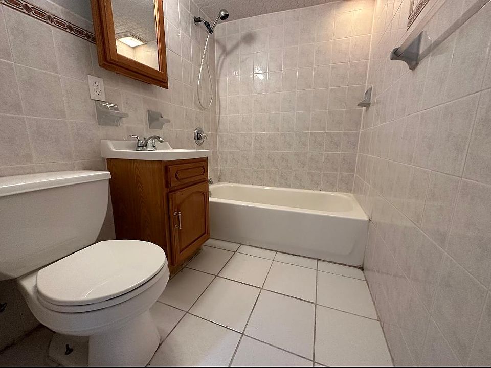 2492 Devoe Ter Bronx NY | Zillow