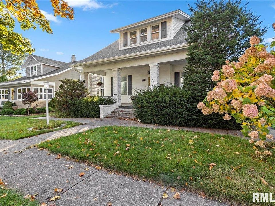 407 N Franklin St, Roanoke, IL 61561 | Zillow