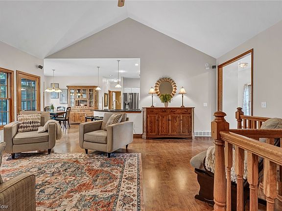 198 Hedgecliff Dr, Aurora, OH 44202 | Zillow