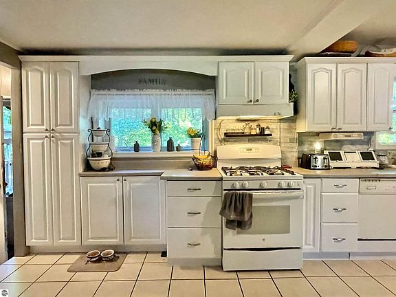 4809 W Phelps Rd, Lake City, MI 49651 | MLS #1915156 | Zillow