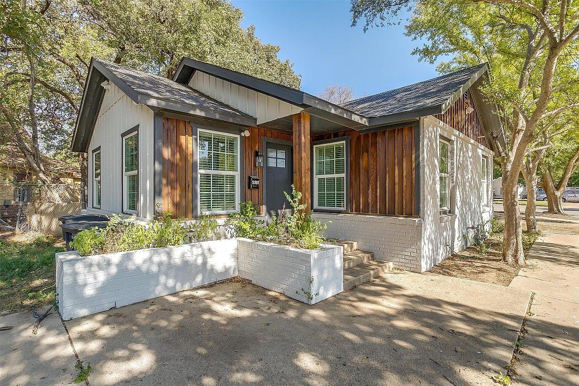 2201 N Riverside Dr, Fort Worth, TX 76111 | Zillow