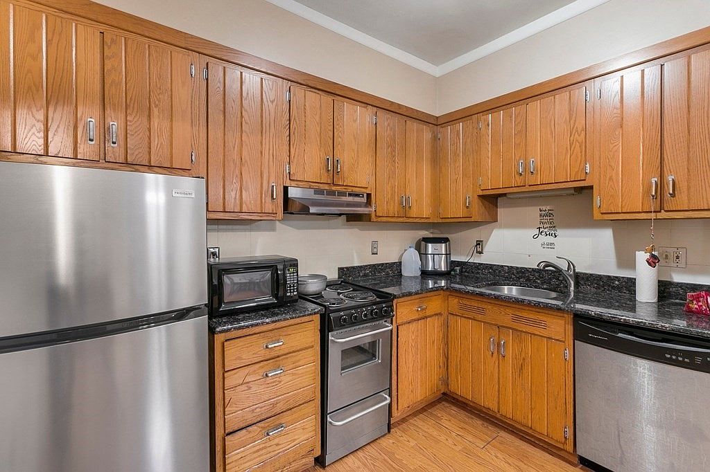 140 Chestnut St APT 304, Springfield, MA 01103 | Zillow