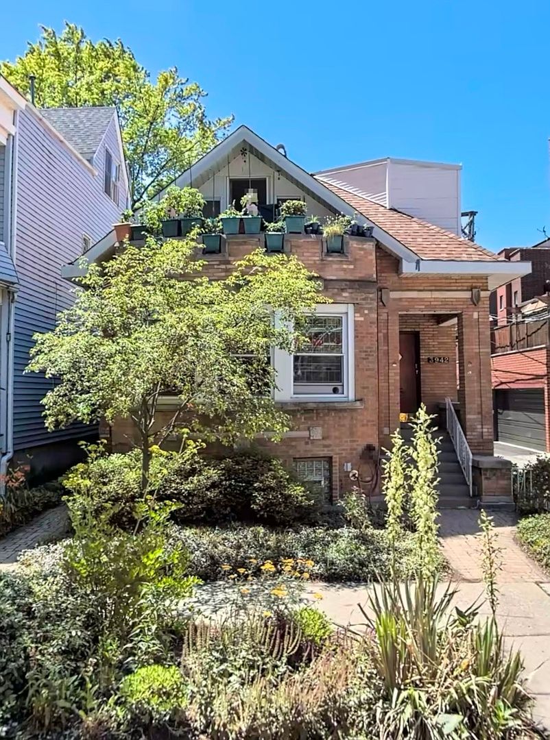 3942 N Bell Ave, Chicago, IL 60618 | Zillow