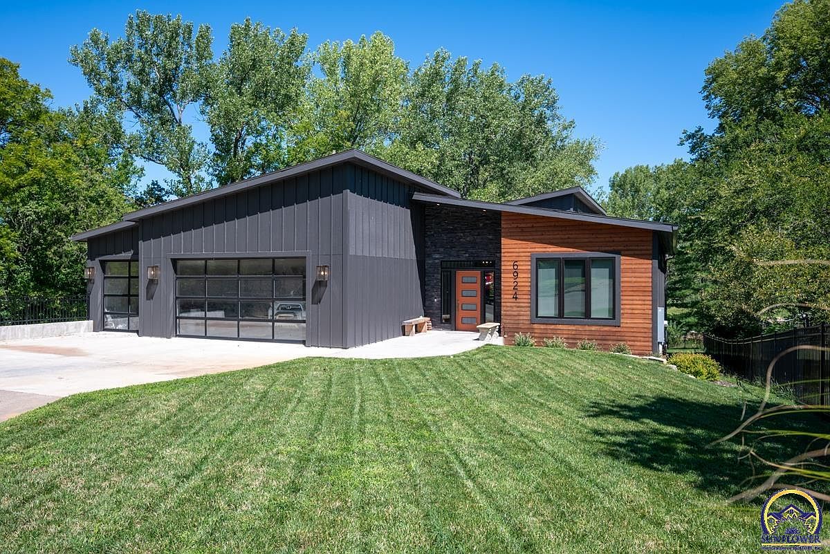6924 SW 40th St, Topeka, KS 66610 | MLS #230518 | Zillow