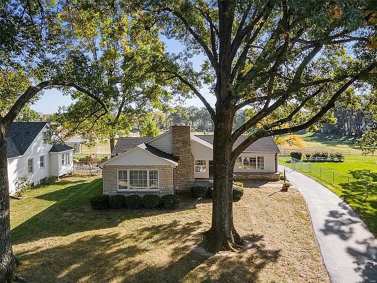 842 N Taylor Ave, Saint Louis, MO 63122 | Zillow