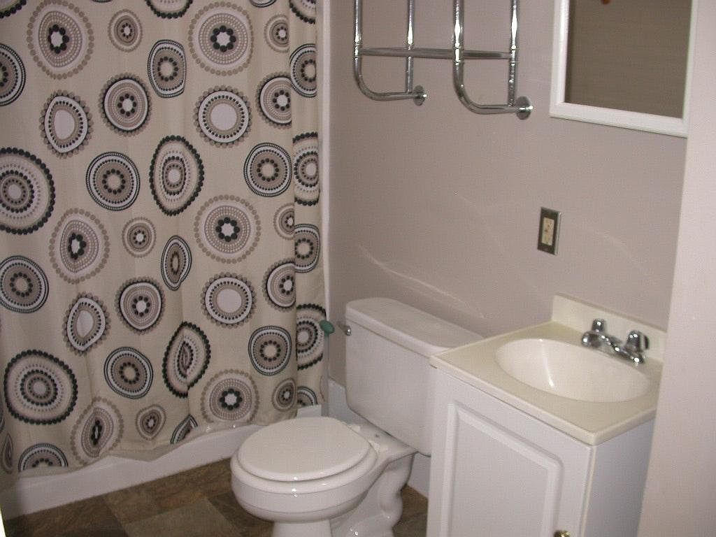 218 Broad St APT 1, Oneida, NY 13421 | Zillow