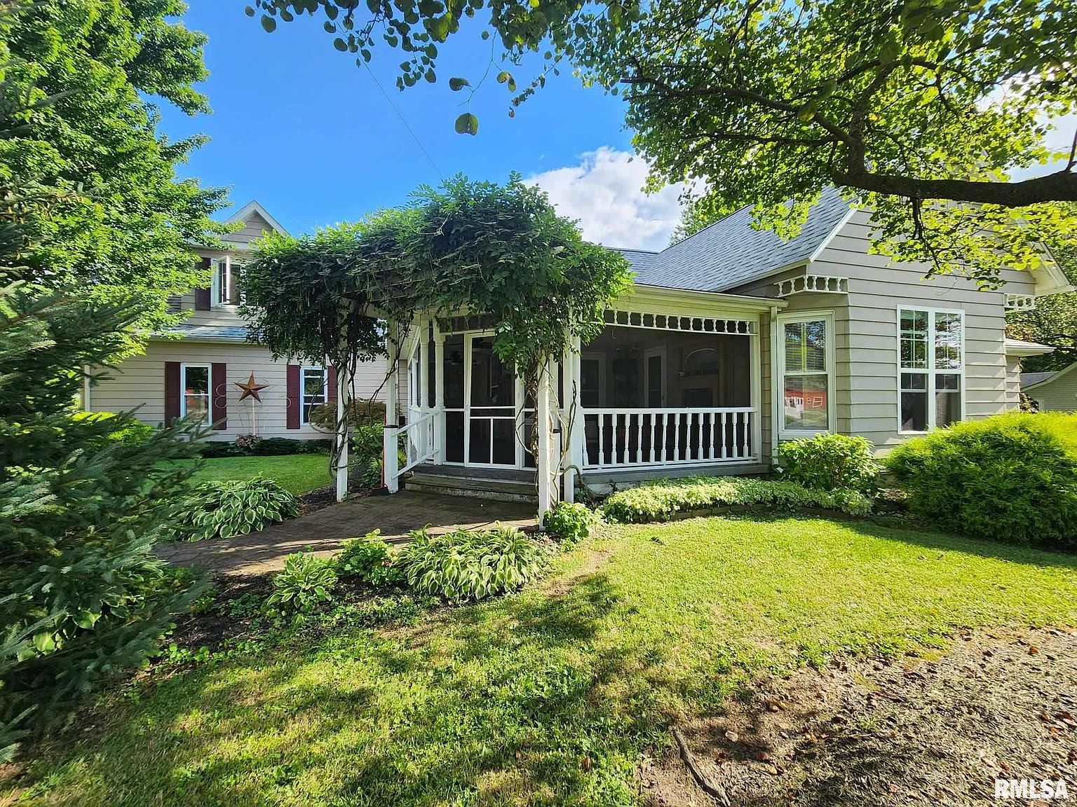 32 E Main St, Ewing, IL 62836 | Zillow