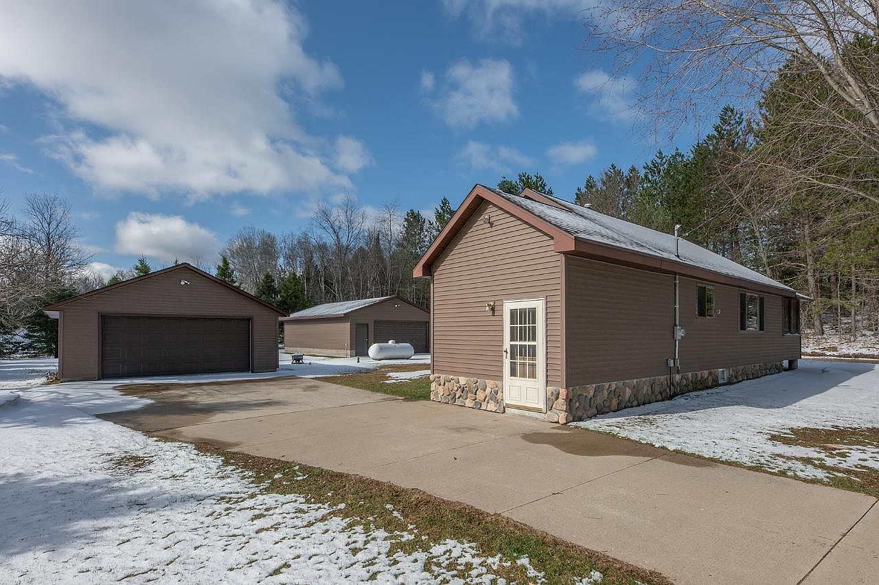 1065 Valley Ln, Armstrong Creek, WI 54103 | Zillow