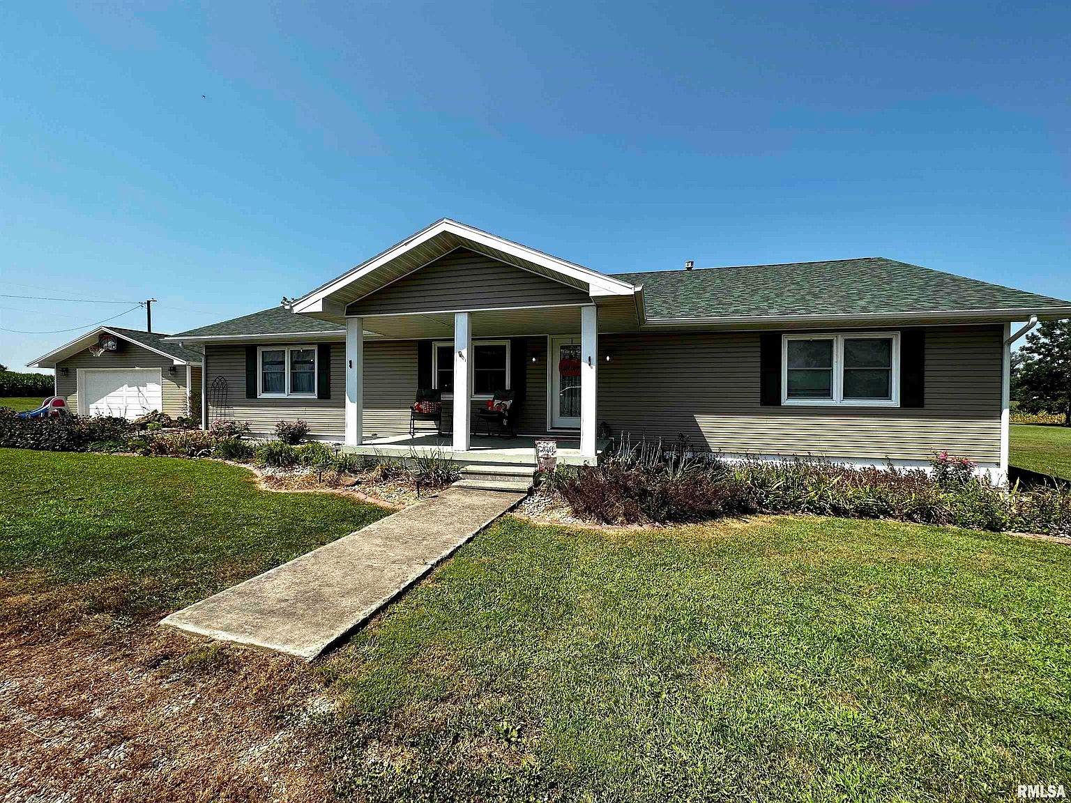 602 S Beacon Ave, Broughton, IL 62817 | MLS #QC4245943 | Zillow