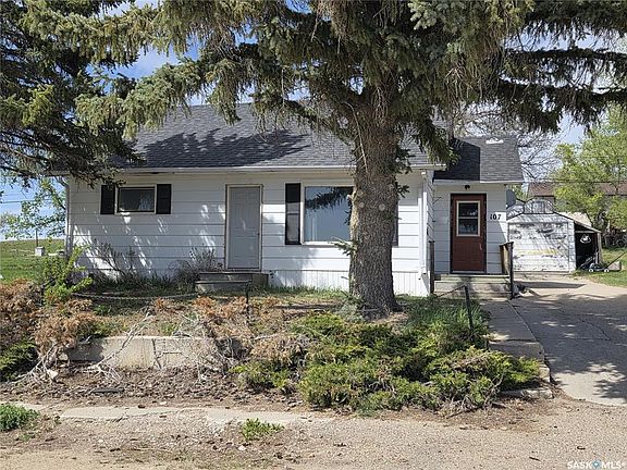 107 Railway AVENUE, Macrorie, SK S0L 2E0 | MLS #SK005519 | Zillow