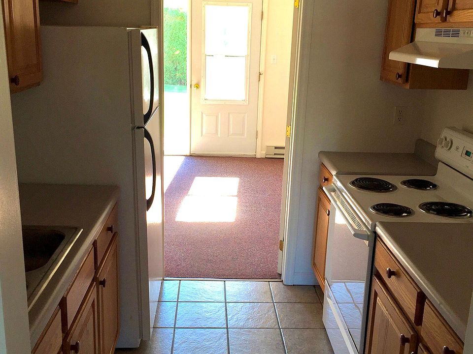 29 Bridge Rd APT 4, Rouses Point, NY 12979 | Zillow