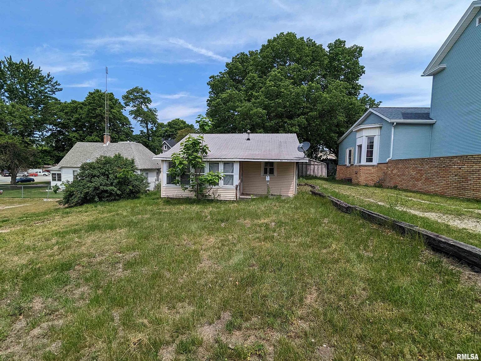 108 E Main St, Easton, IL 62644 | Zillow