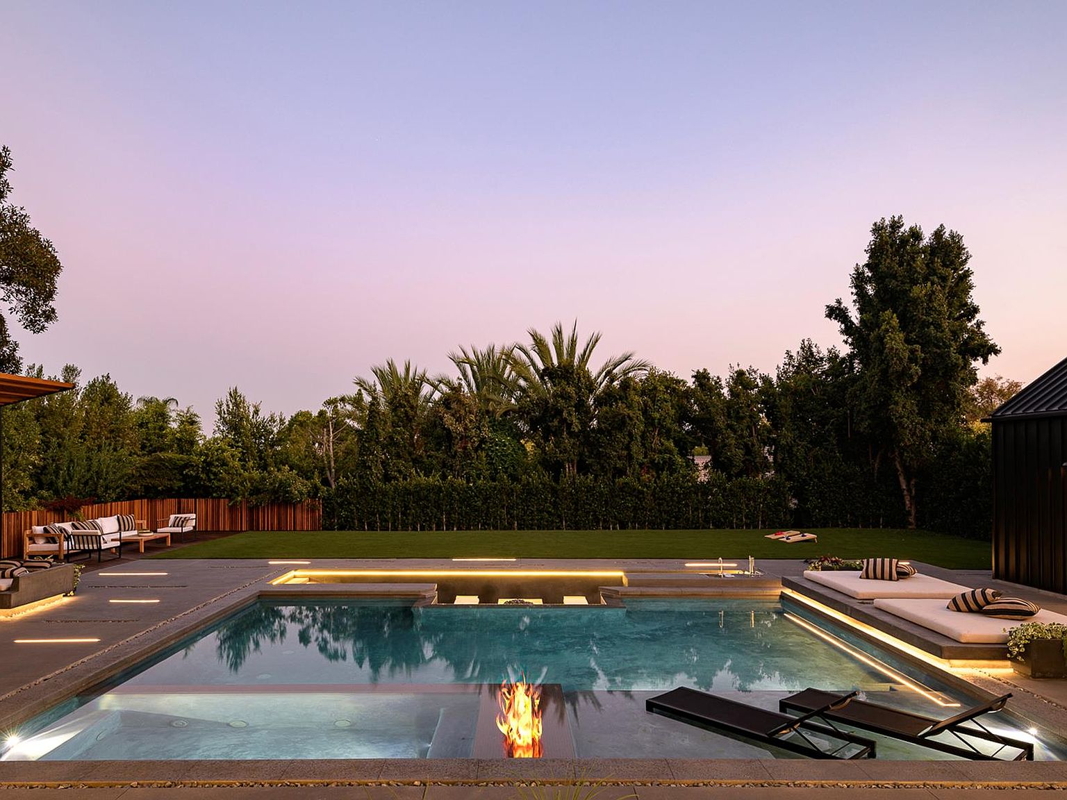 10480 W Sunset Blvdnull