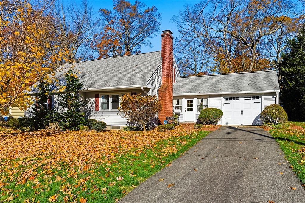 56 Hadley St, Springfield, MA 01118 | Zillow