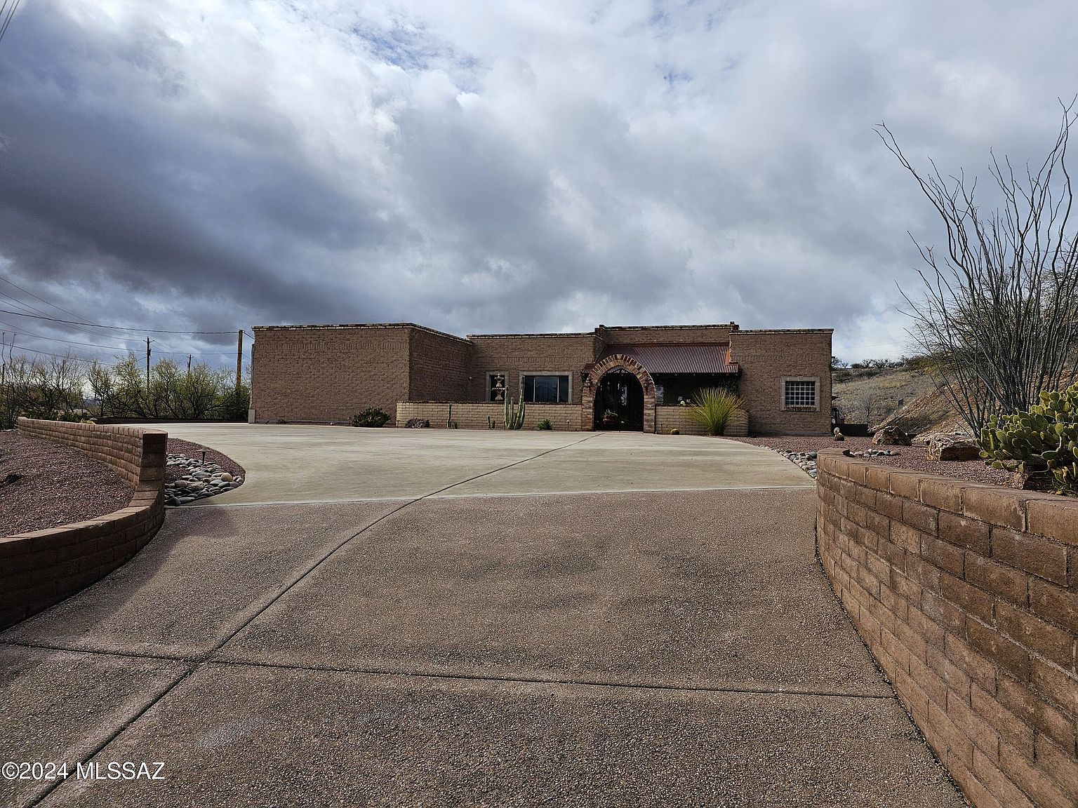 1252 Avenida Gloriosa, Rio Rico, AZ 85648 | Zillow