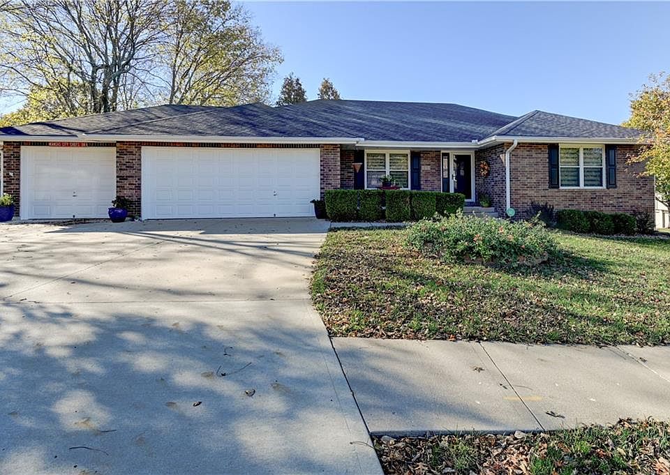 809 NE Ridge Creek Dr, Blue Springs, MO 64015 | MLS #2521008 | Zillow