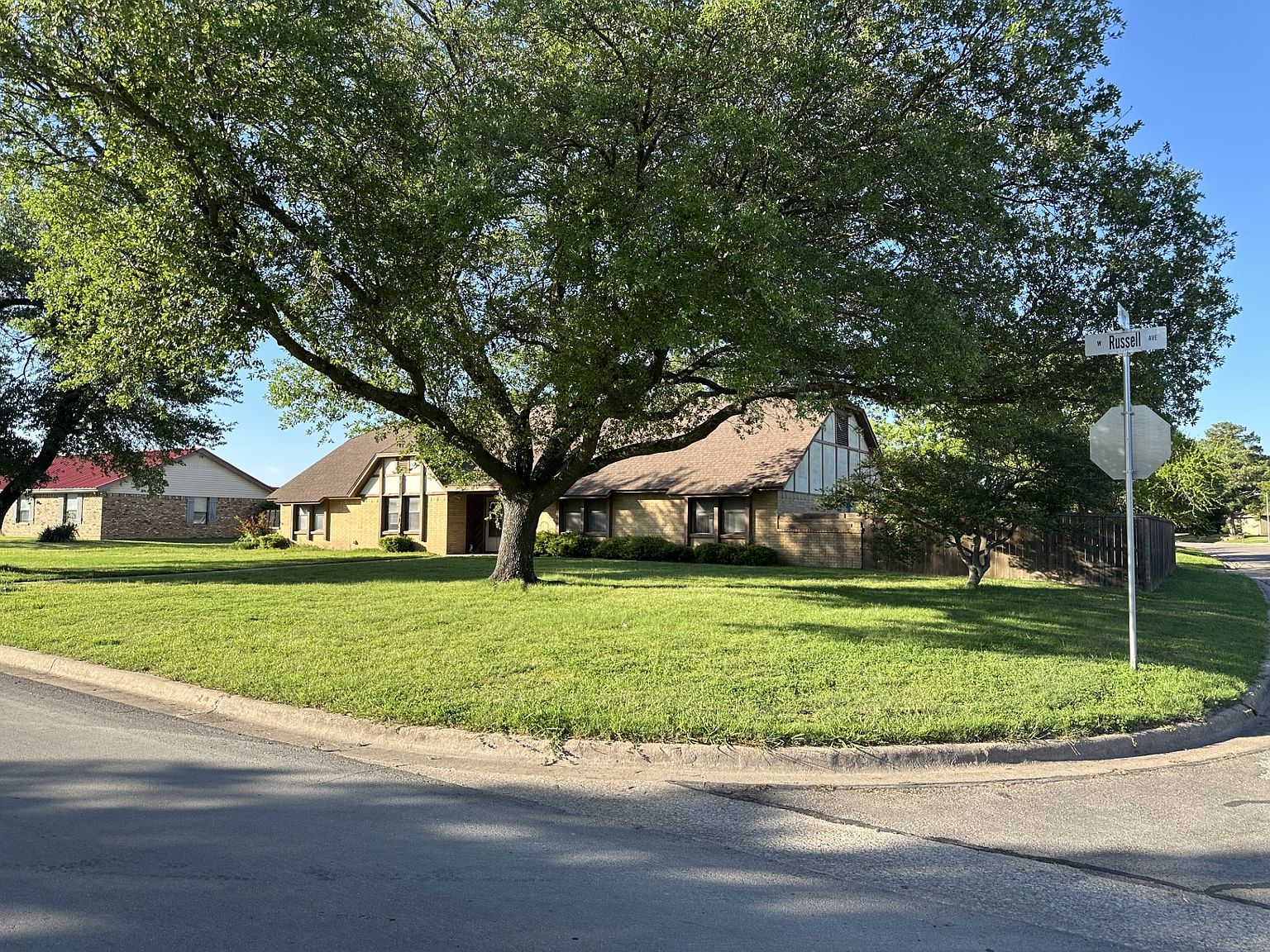 930 W Russell Ave, Bonham, TX 75418 | MLS #20916461 | Zillow