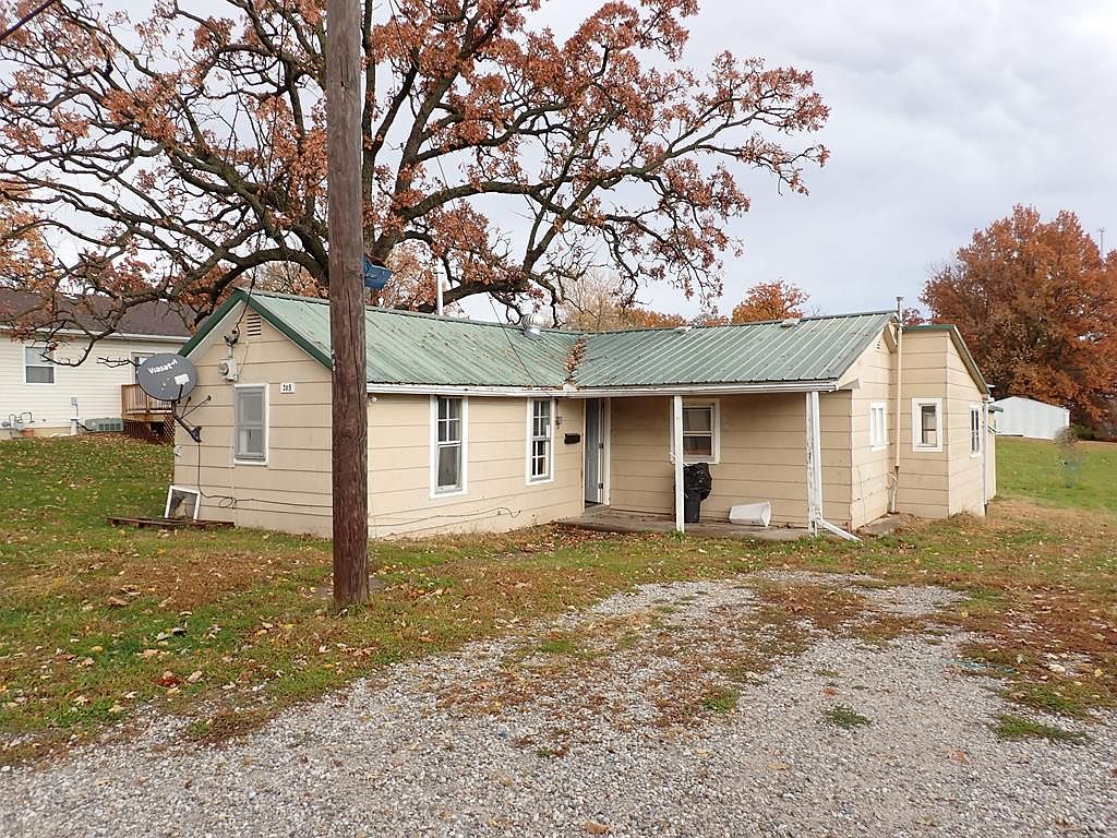 205 E Ave N, Edina, MO 63537 | Zillow