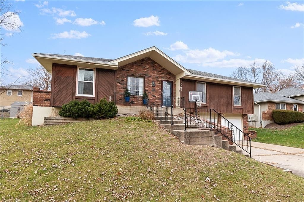 7704 N Stoddard Ave, Kansas City, MO 64152 | Zillow