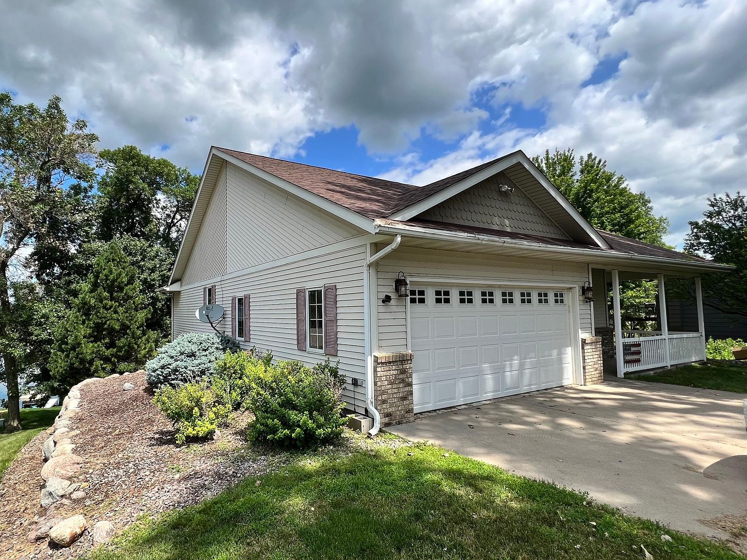846 8th St, Bingham Lake, MN 56118 | Zillow