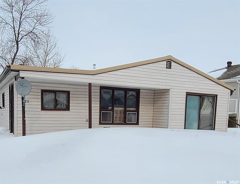 211 2nd AVENUE, Lampman, SK S0C 1N0 | MLS #SK943064 | Zillow