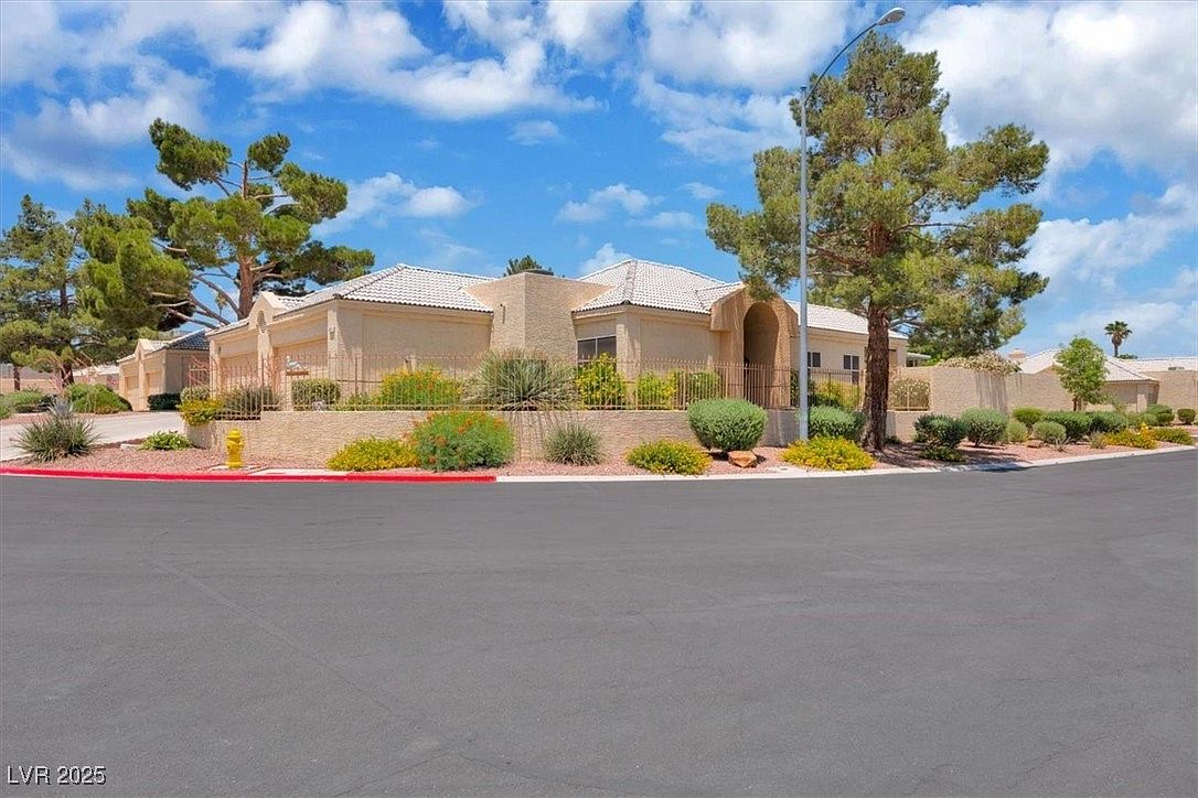 471 Fallwood Ln, Las Vegas, NV 89107 | Zillow